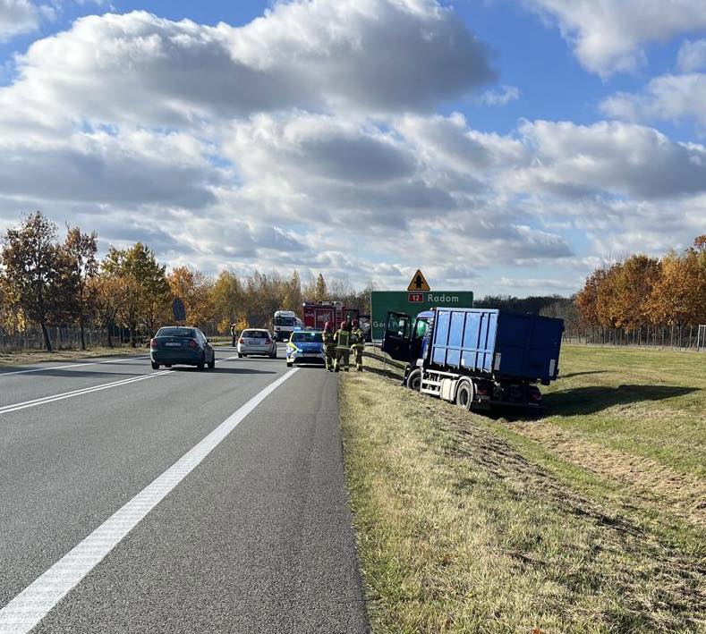Ciężarówka w rowie na drodze S12 w okolicy Zarzecza : Lublin112 ...