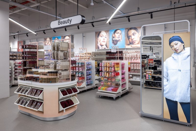 Lublin: Tłumy na otwarciu nowego sklepu Primark w centrum handlowym ...