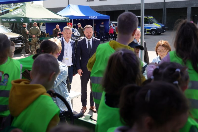 Ratek nową maskotką numeru alarmowego 112. Laureaci konkursu odebrali ...